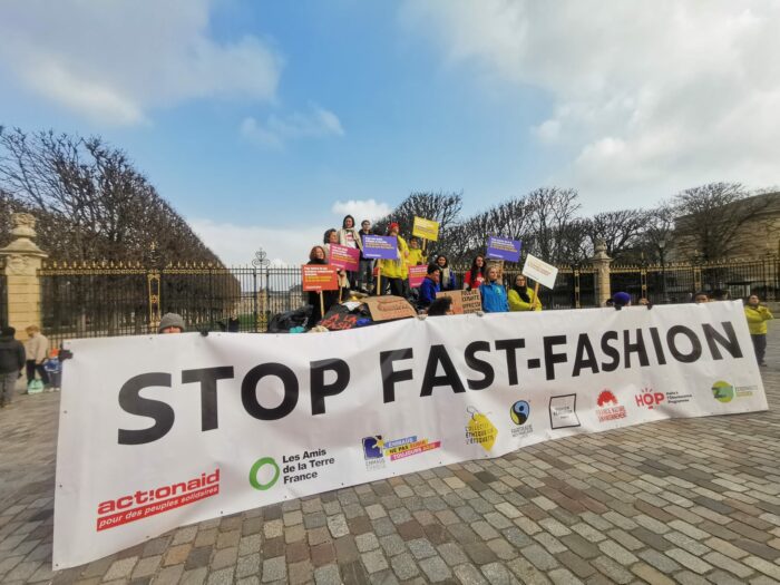 Mobilisation de la Coalition Stop Fast Fashion : 10 tonnes de déchets ...